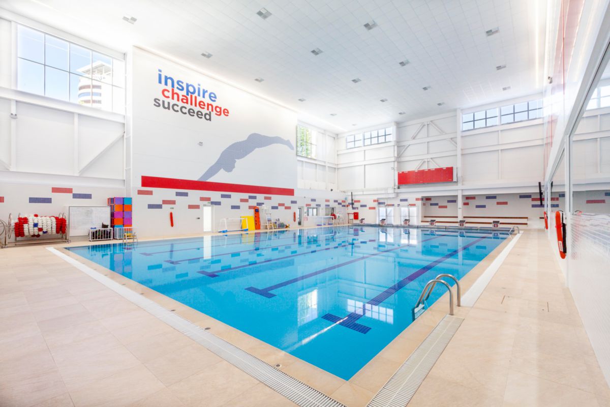 KNAUF CEILING SOLUTIONS - Dalle plafond Aquatec Hygena Board blanc ...